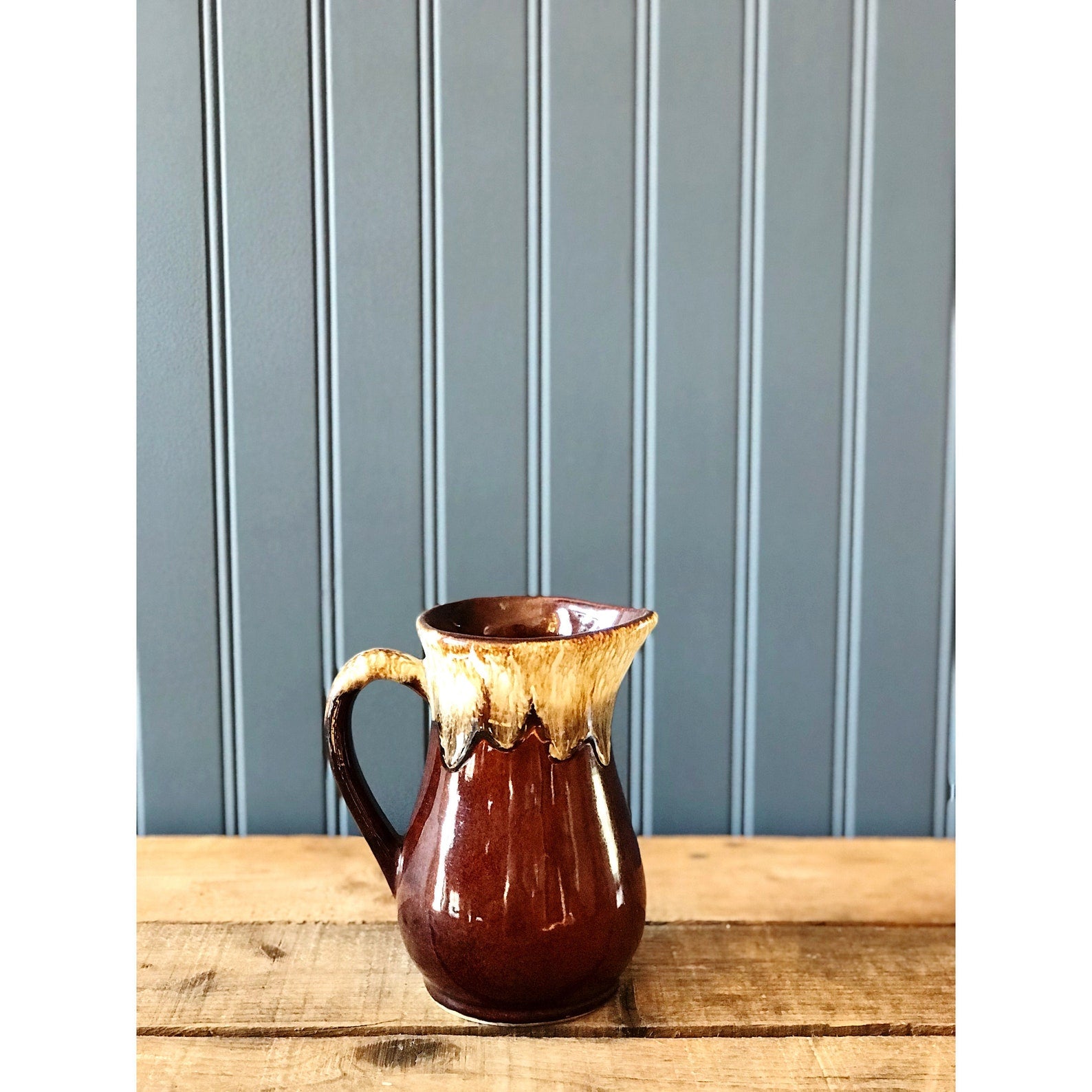Roseville Brown Drip Pitcher – feastvintage